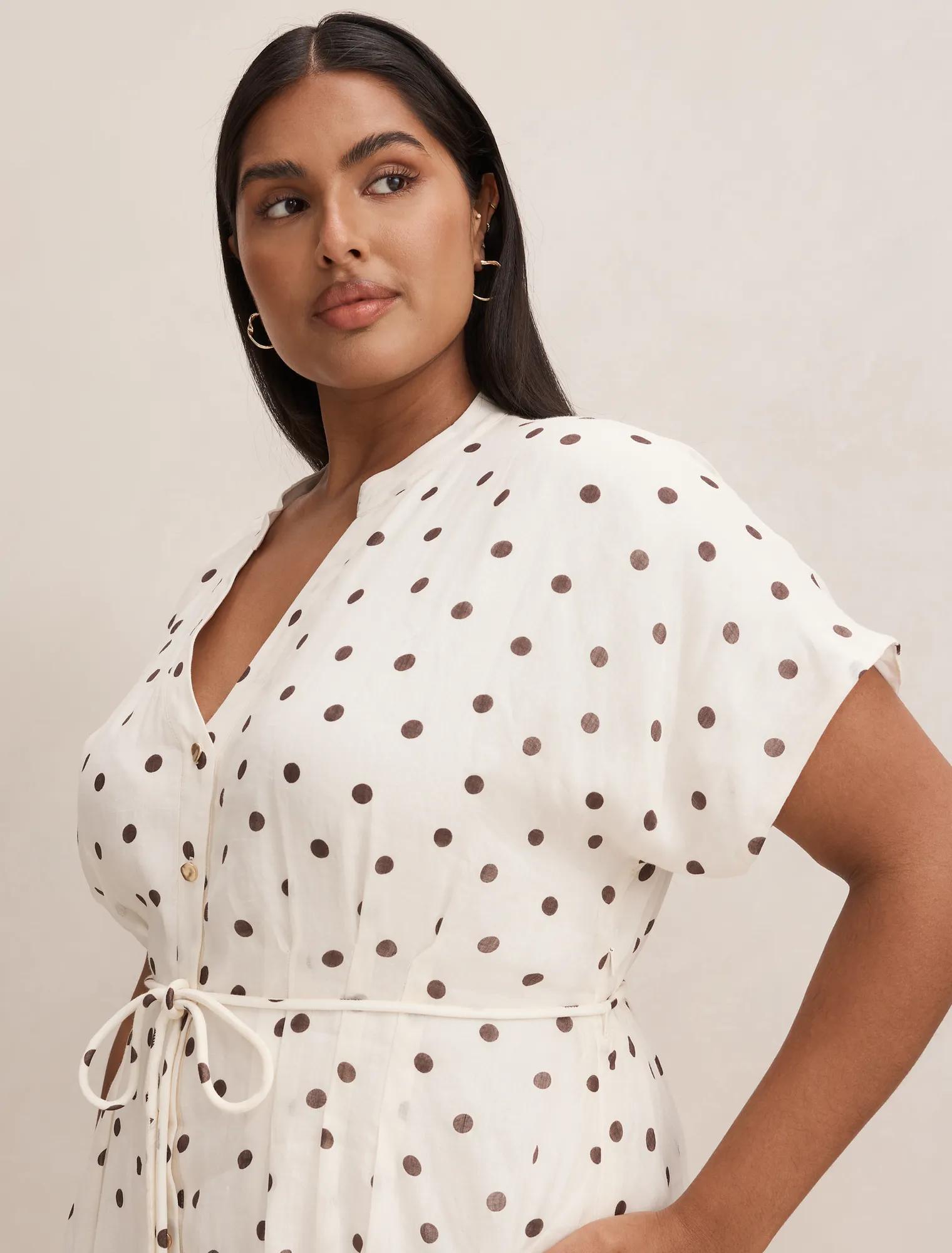 Plus Size Women's Clothes, Dresses & Coats | Forever New