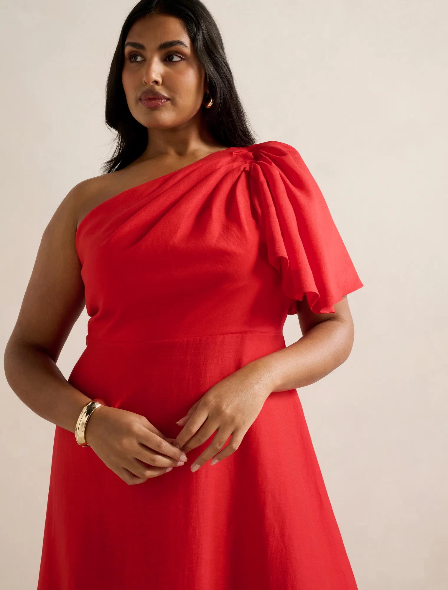 Curve Dresses | Plus Size Clothing | Forever New